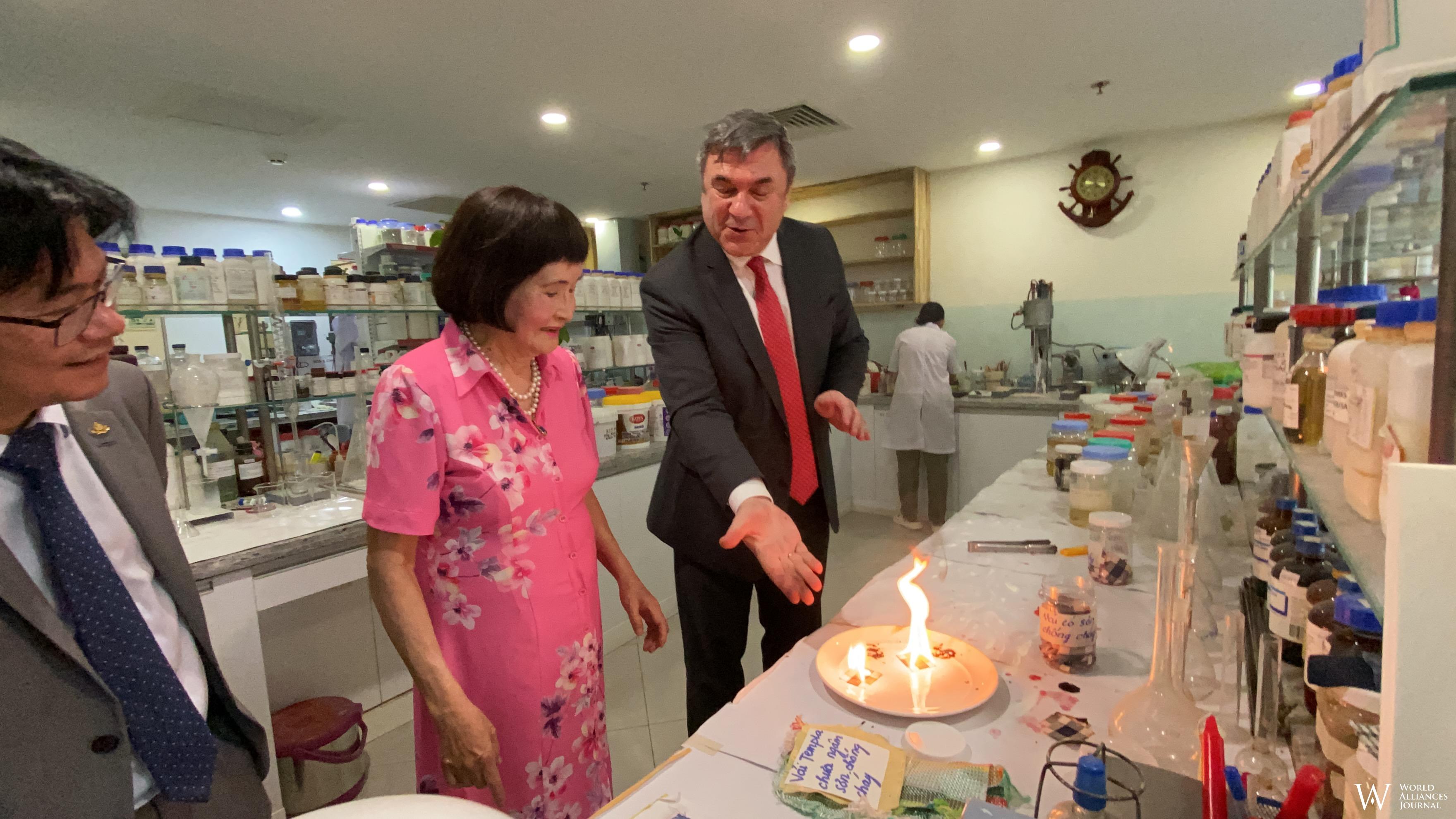 Assoc.Prof.Nguyen Thi Hoe, whose ultimate desire/final wish is to serve ...